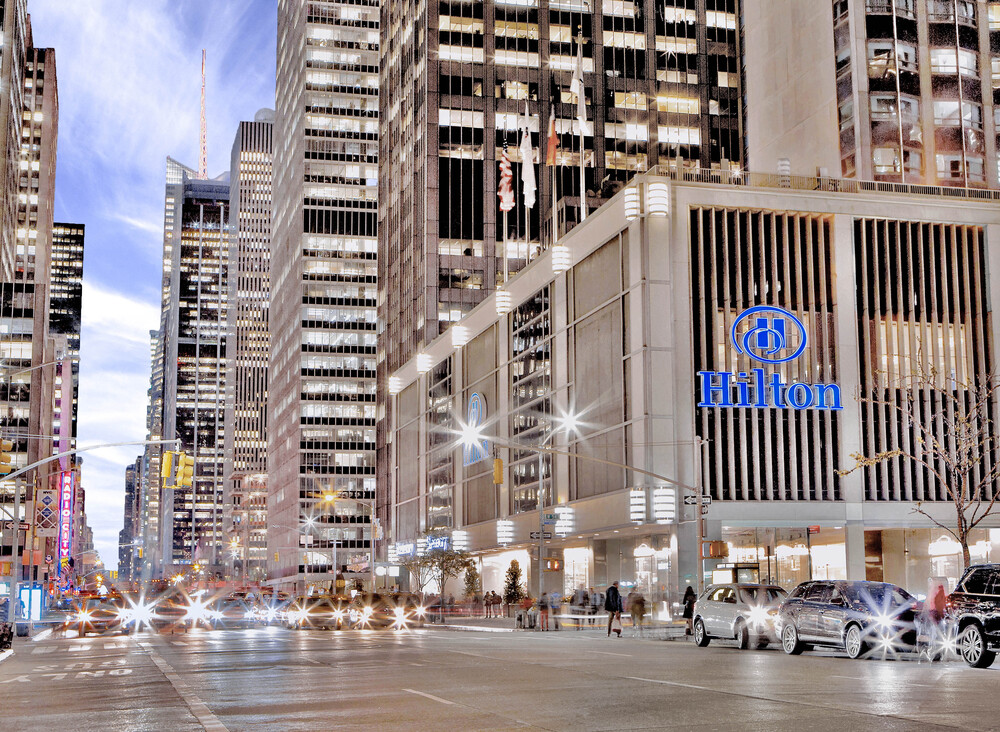 The Ultimate Thanksgiving Parade Viewing Experience | Hilton Honors ...