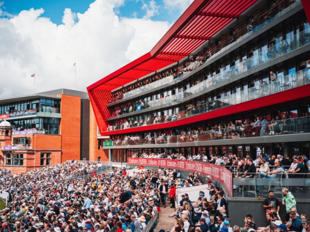 England vs Sri Lanka Test Match Day 1 - Pitch Facing Room | 希尔顿荣誉客会积分竞拍