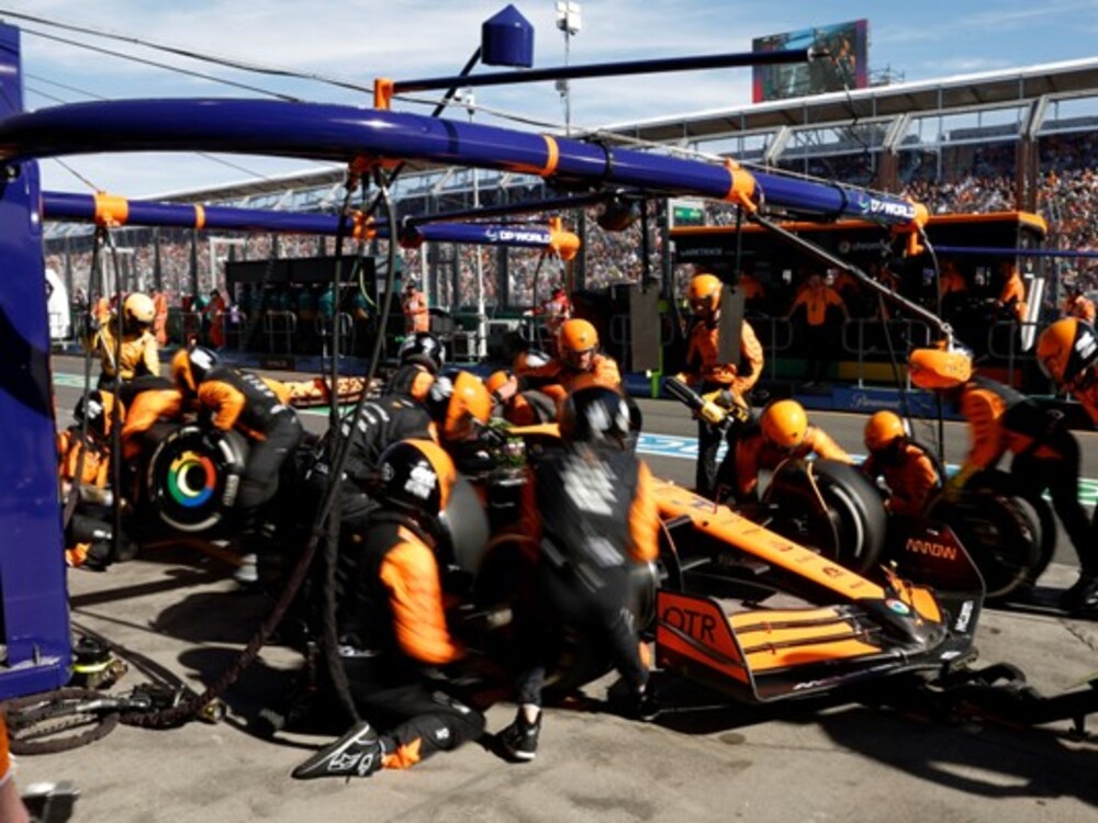 McLaren F1 Team VIP Experience in Silverstone: Ultimate Package ...