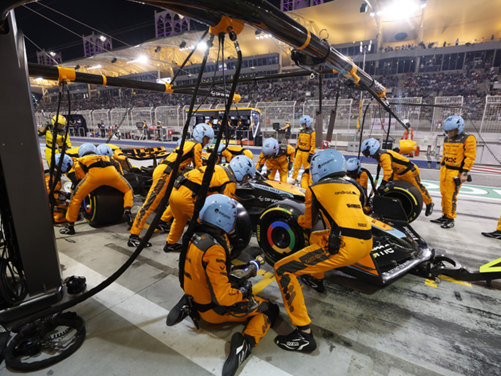 McLaren F1 Team VIP Experience in Singapore: Friday Practice | 希尔顿荣誉客会积分竞拍